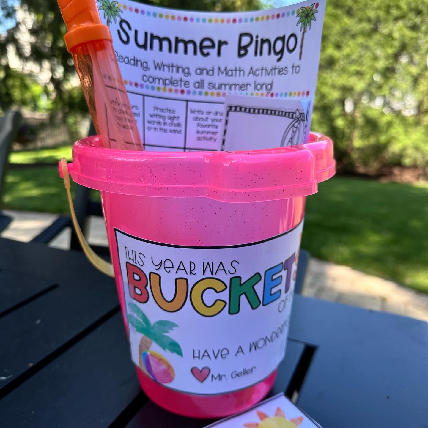 End of Year Student Gift Idea: Buckets of Fun + Free Tag Printable ...